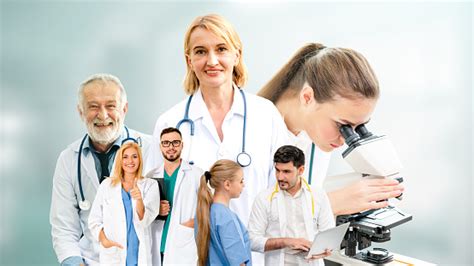 창조적인 레이아웃에 의료 사람들 그룹 초상화입니다 전문 의료진 의사 간호사와 의사 의료 기술 연구 연구소와 의사 직원 서비스 개념 연구에 대한 스톡 사진 및 기타 이미지