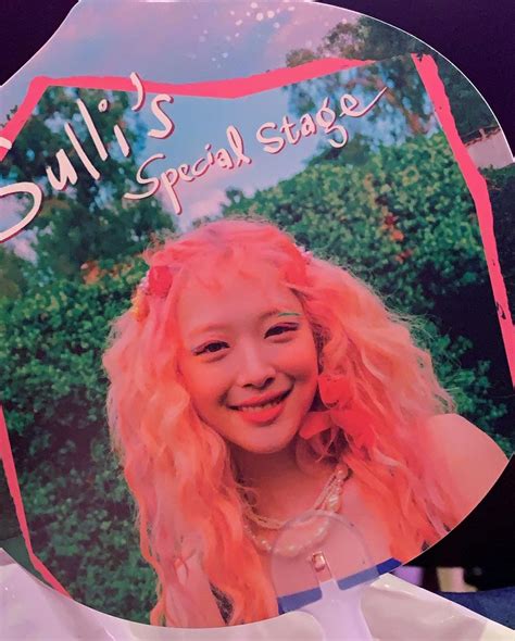 Có một nữ diễn viên chứng kiến Sulli đau khổ suốt tháng ngày khó khăn ở bên khi Sulli nở nụ