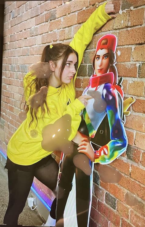 She‘s Just To Hot Rloserfruit