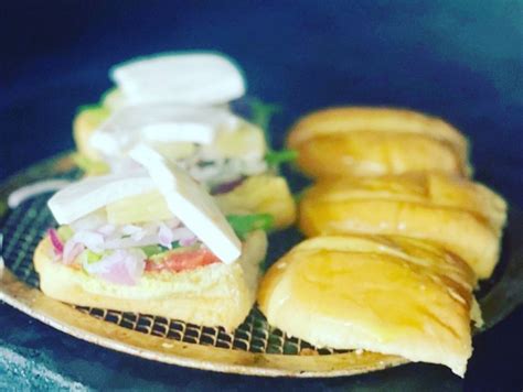 Elliotts Pizzeria Create Your Own Slider