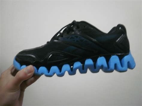 Versatile Sneakers Reebok Zig Sonic