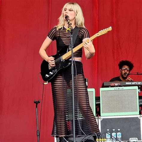 Ellie Rowsell Guitar Girl Ellie Wolf Alice