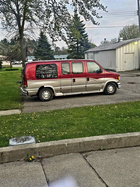 1999 Ford Econoline E150 Passenger · Van