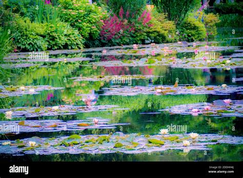 Les Jardins De Monet à Giverny Monets Garden House And Water Lily