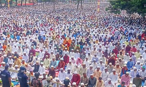 Mammoth Eid Congregation At Gor E Shahid And Sholakia Eidgah Maidan