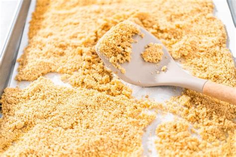 Bread Crumbs Premium Photo