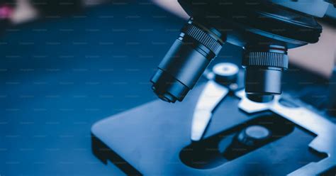 실험실 장비 광학 현미경 금속 렌즈가 있는 과학 현미경의 근접 촬영 실험실의 데이터 분석 사진 Unsplash의 태국 이미지