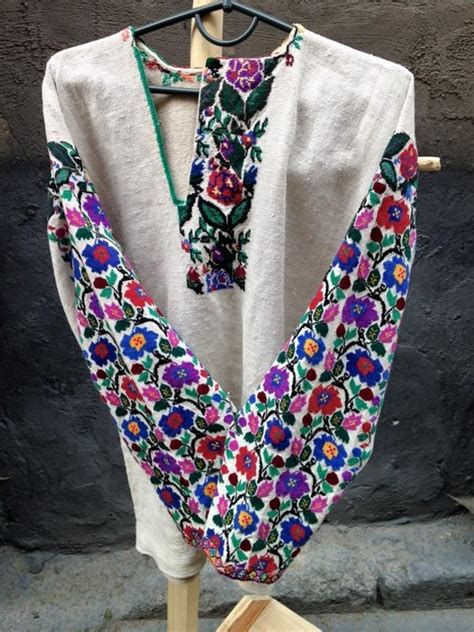 Фото вишиванка український традиційний одяг давній одяг український стрій