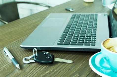 자동차 키와 펜과 커피 컵과 비즈니스 개념 배경에 대 한 책상 테이블에 노트북 컴퓨터 0명에 대한 스톡 사진 및 기타 이미지 0명 개념 계산기 Istock