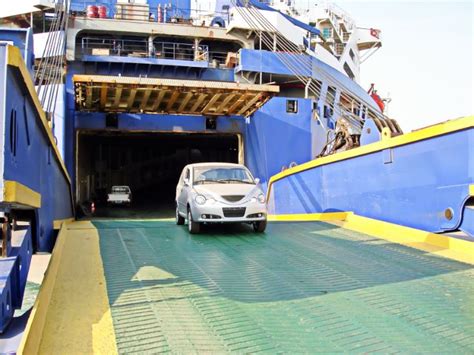 What Is The Difference Between RORO And Container Shipping