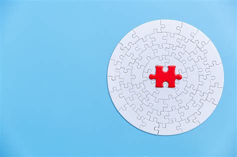 파란색 배경에 흰색과 빨간색 직소 퍼즐 텍스트 상단 보기 클로즈업공간을 복사합니다 개념에 대한 스톡 사진 및 기타 이미지 개념 개체 그룹 건강한 생활방식 Istock