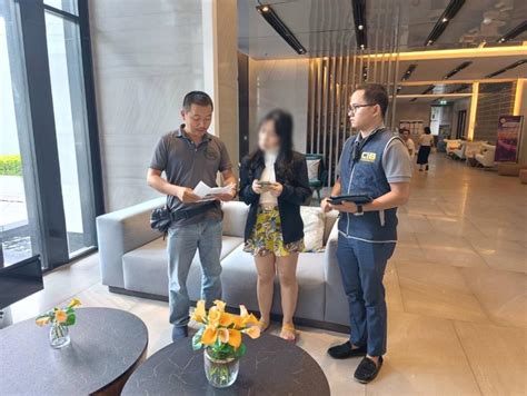 Photo Gallery รวบสาวแสบหลอกขายปืน ใบอนุญาต ก่อนเชิดเงินหนีรวม 3 ล้าน