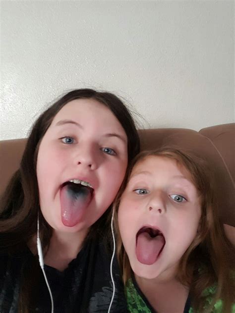 Me And My Sis Cute Poses For Pictures Cute Braces Quick