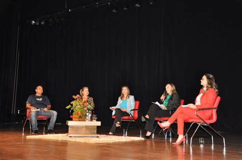 Painel De Bem Com A Vida Realizado à Noite Passada Je Acontece