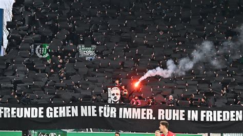 Hannover 96 Nach Tragischem Todesfall Gänsehaut Moment Im Fan Block