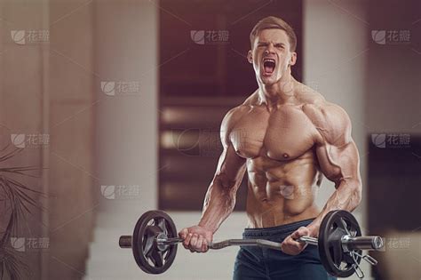 健美运动员，强壮的人，肌肉发达