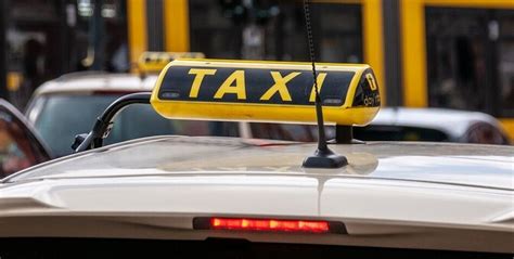 В Языковой департамент поступают жалобы на таксистов неспособных