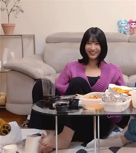 Momo Hirai Feet