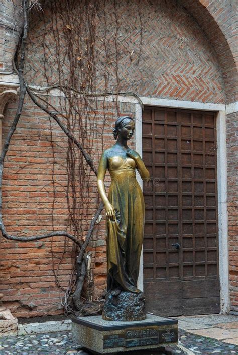 Verona Italy November 8 2024 Juliet S House And Balcony Juliet