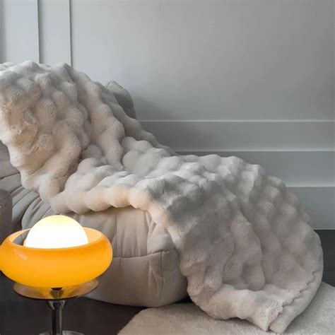 Зузаан зөөлөн үслэг дулаахан бүтээлэг