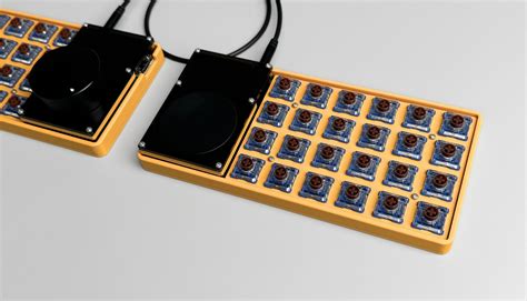 Explorer Keyboard Blank With Choc V2 Key Switches And Smolo White Keycaps