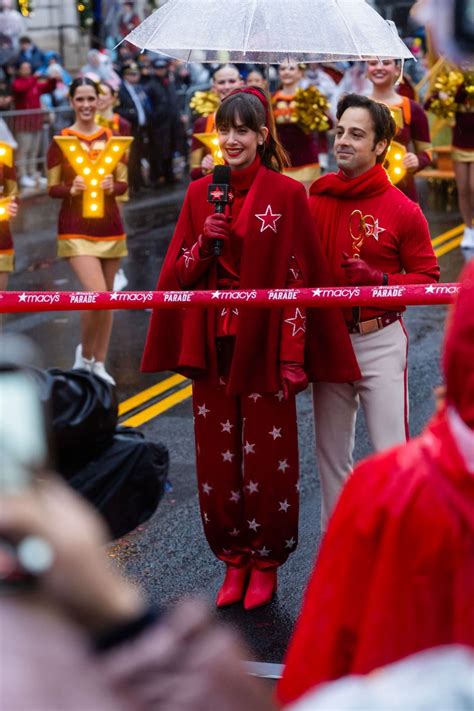 Alison Brie Shines At The 2024 Macys Thanksgiving Day Parade • Celebmafia