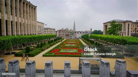 몽 데 아트 또는 아트 마운틴은 브뤼셀 중심부의 언덕에 있는 역사적인 광장입니다 공원에 대한 스톡 사진 및 기타 이미지 공원 브뤼셀 수도 지역 0명 Istock