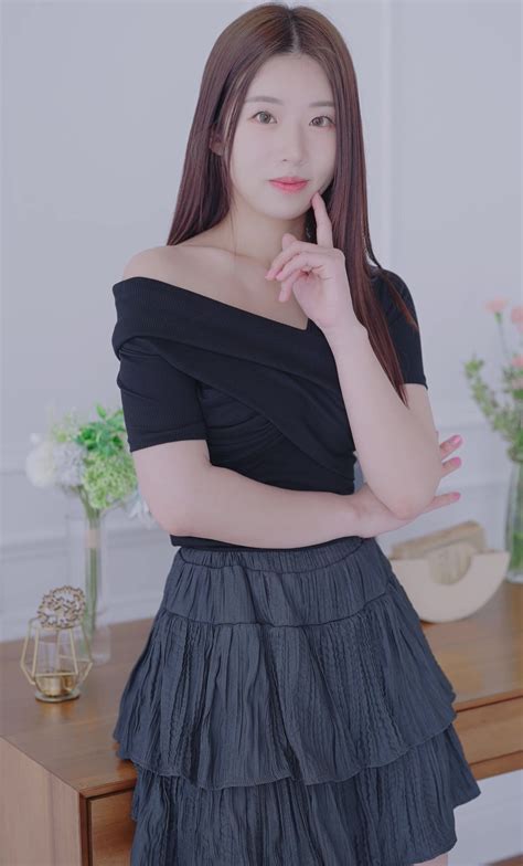 세로룩북 실사 Ai 룩북 오프숄더 여친룩 데이트룩 란제리 직캠 레전드 몸매 skirts underwear Lookbook 양서윤룩북 Xasiat