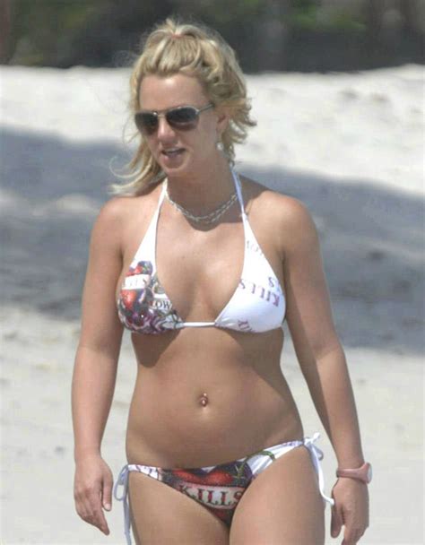 Celeb Britney Spears Expose Her Gorgeous Ass In Upskirt Porn Pictures