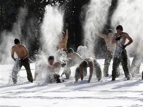 Photos South Korean Special Forces Play Shirtless In Snow In Bizarre