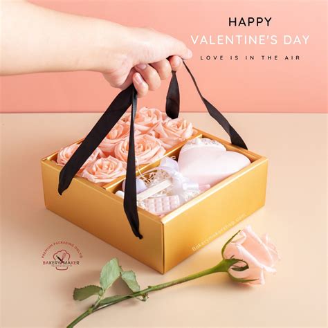 กล่องกระดาษสีทอง ฝาใส เชือกหิ้ว 5ใบ Bakerymakershop