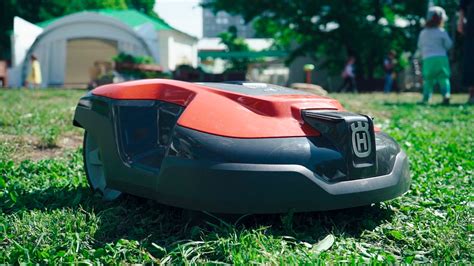 Видеообзор газонокосилки-робота Husqvarna Automower 310