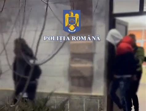 Se îngroașă Gluma în Cazul Bărbatului Care A întreținut Relații Sexuale în Public într Un Bar