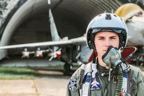 Військовий льотчик Ворошилов який служив у Луцьку став Героєм України