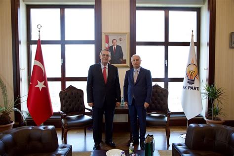 ДПС Председателят на ДПС доц д р Джевдет Чакъров проведе работна среща с първия заместник