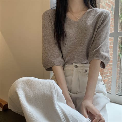 데이달링 [인기상품] 기본 브이넥 반팔니트 여리여리 여성스러운 파스텔톤 5부반팔 팔뚝커버 세미루즈핏 베이직 캐주얼룩 데일리룩 페미닌 휘뚜루마뚜루 여름니트 반소매니트 브이넥
