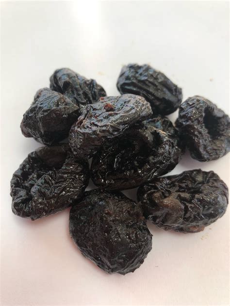 сушени сини сливи без костилка