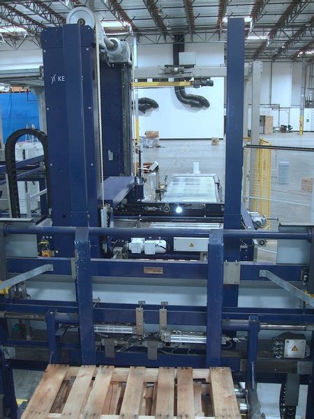 2002 Krones Kettner Low Level Palletizer Beverage Industries
