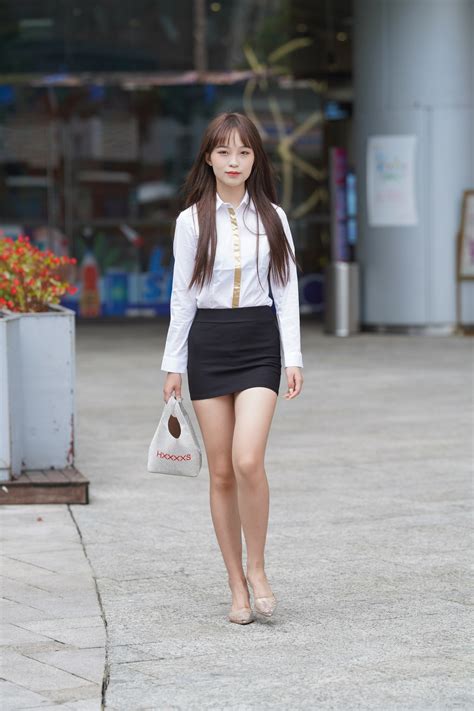 魔镜街拍 No151 制服长腿美女 微图坊