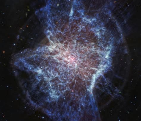 Астрономы получили красивый портрет смерти звезды это ждет и наше Солнце фото