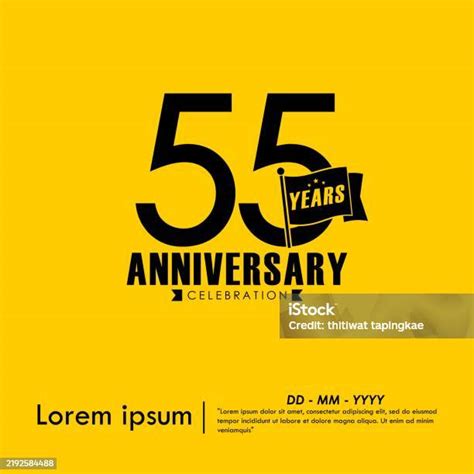 창립 55주년 기념 엠블럼 기념일 로고는 노란색 배경에 깃대와 고립되어 있습니다 웹 전단지 포스터 인사말 카드에 대 한 벡터