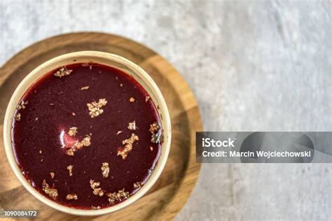 붉은 사탕 무 우빨간 돼지고기평면도복사 공간 전통적인 폴란드어 수프에 의하여 이루어져 있다 가까운에 대한 스톡 사진 및 기타 이미지 Istock