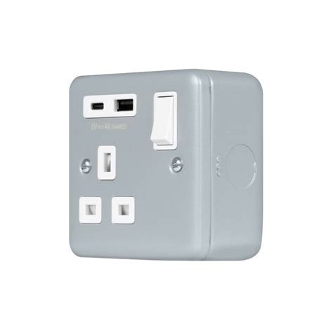 Click Scolmore Mcp585 13a 1 Gang Switched Socket Outlet With Type A And C Usb 4a Outlets