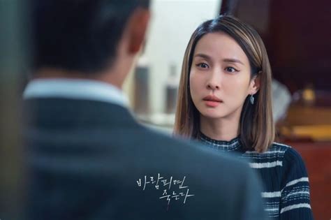 Jo Yeo Jeong Interrogates Go Joon As He Desperately Guards His Secret In “cheat On Me If You Can