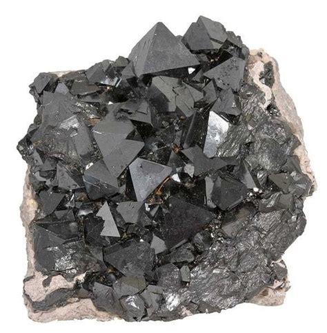 Magnetite Properties Occurrence Formation Deposits