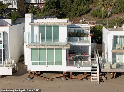 Paris Hiltons Malibu Beach Home Is Burned To A Crisp In California
