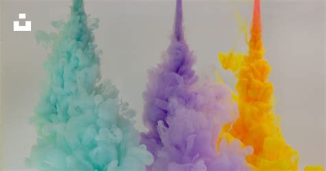 파란색과 주황색 연기 그림 사진 Unsplash의 무료 예술 이미지