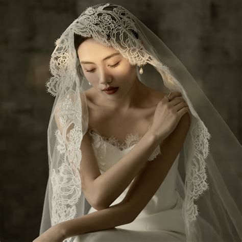 A Brides Guide To Different Types Of Wedding Veils Tilted Veil