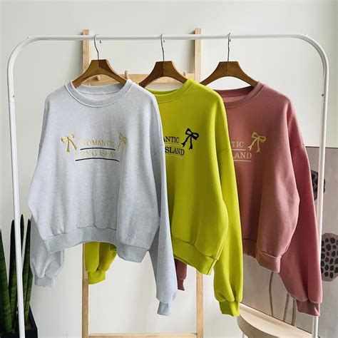 19써니 기모맨투맨 세미크롭맨투맨 겨울 여성 리본 레터링 자수 루즈핏 긴팔 맨투맨 티셔츠