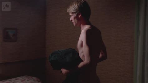 NAKED GUY CARRIES HIS CLOTHES ThisVid
